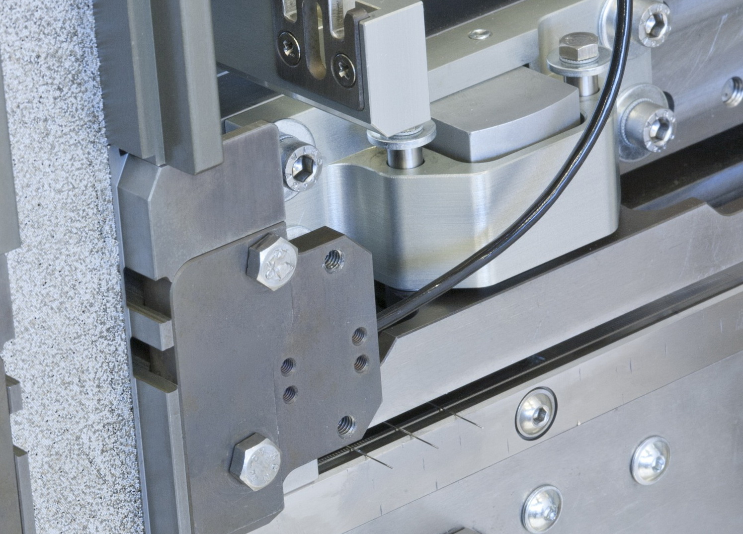 AUTOMATION FROM ZAHORANSKY WITH OWN AUTOMATIC NEEDLE-FEEDING SYSTEM ...